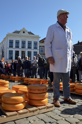 Everything you need to know about visiting the Gouda cheese market ...