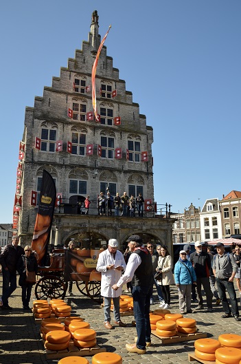 Everything you need to know about visiting the Gouda cheese market ...